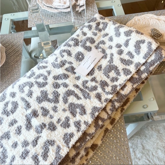 cupcakes & cashmere | Bedding | Nwt Barefoot Dreamslike Cupcakes And ...